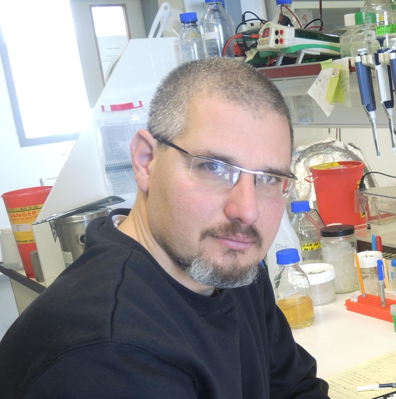 הכר את המרצה - פרופ' איתי און | הפקולטה לרפואה ע״ש עזריאלי